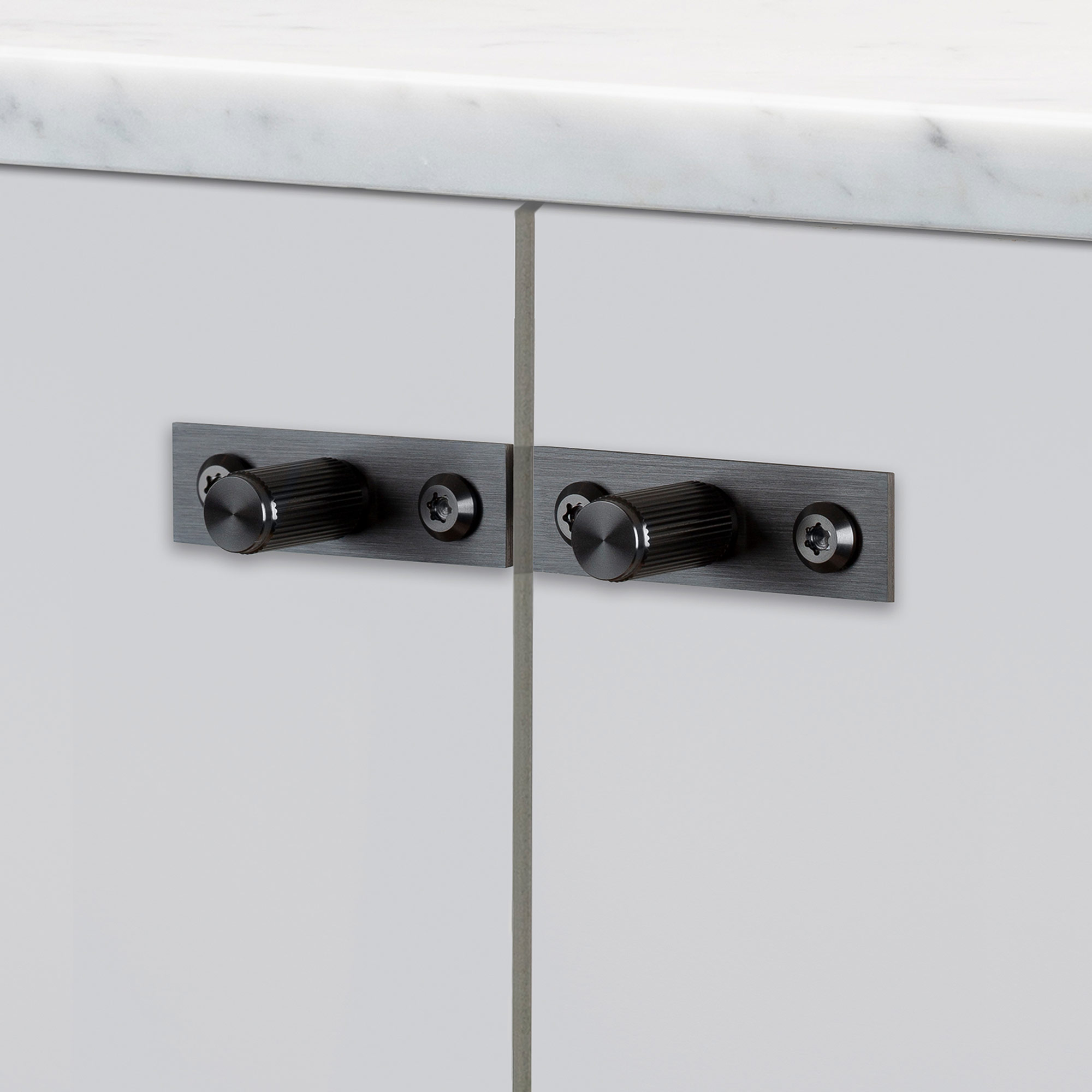 Door Knobs, Handles & Cabinet Hardware