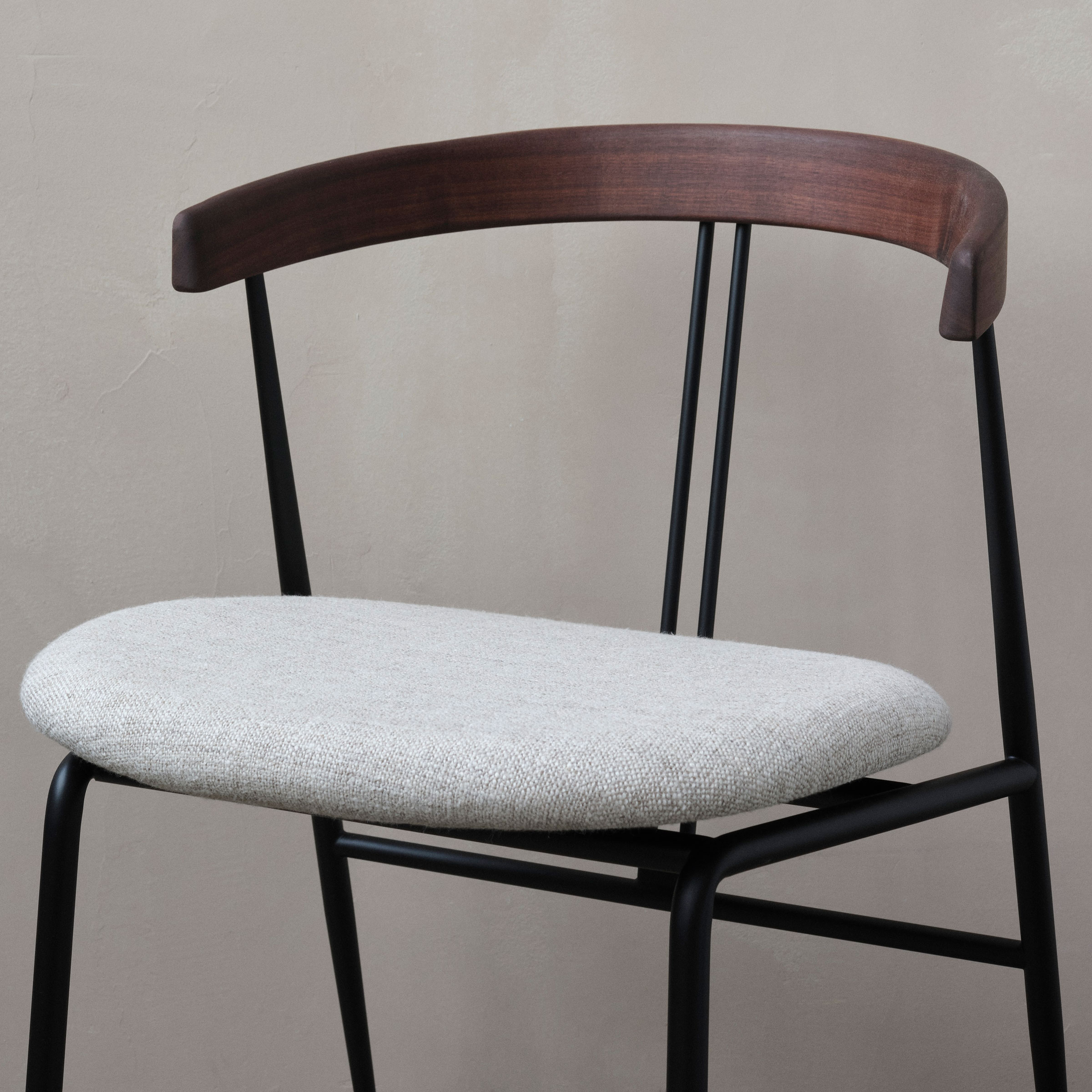 Violin Dining Chair by Gubi | 10079168-SVEVO-002 | GUB1125618